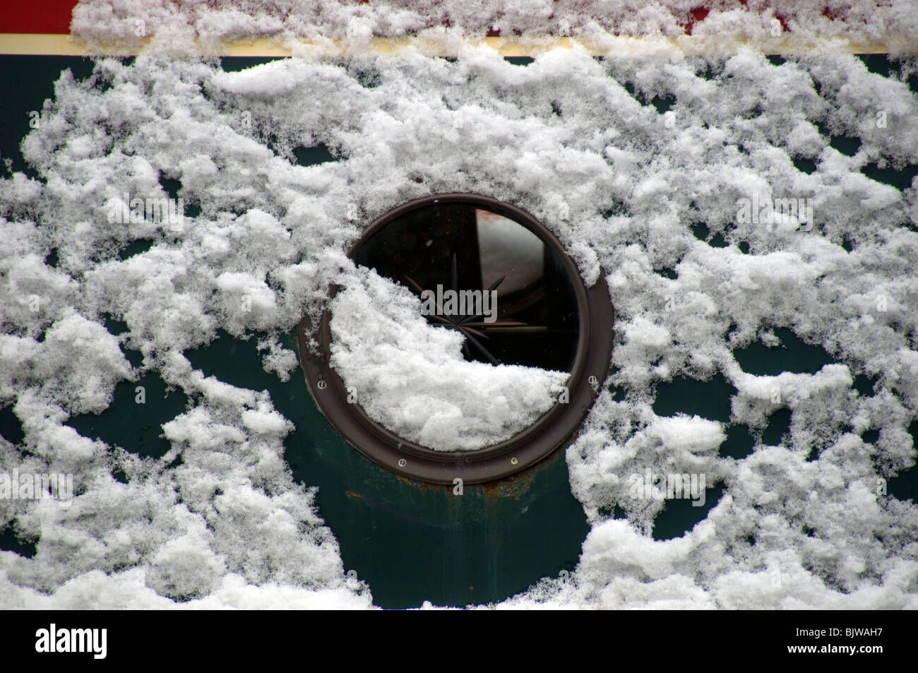 Boat porthole window hi-res stock photography and images - Alamy