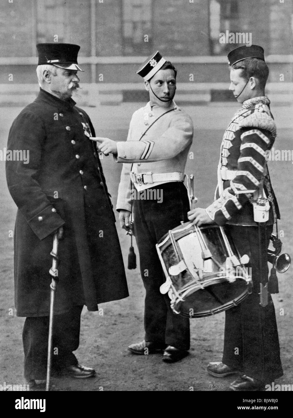 Boy soldier british army uniform hi-res stock photography and images ...