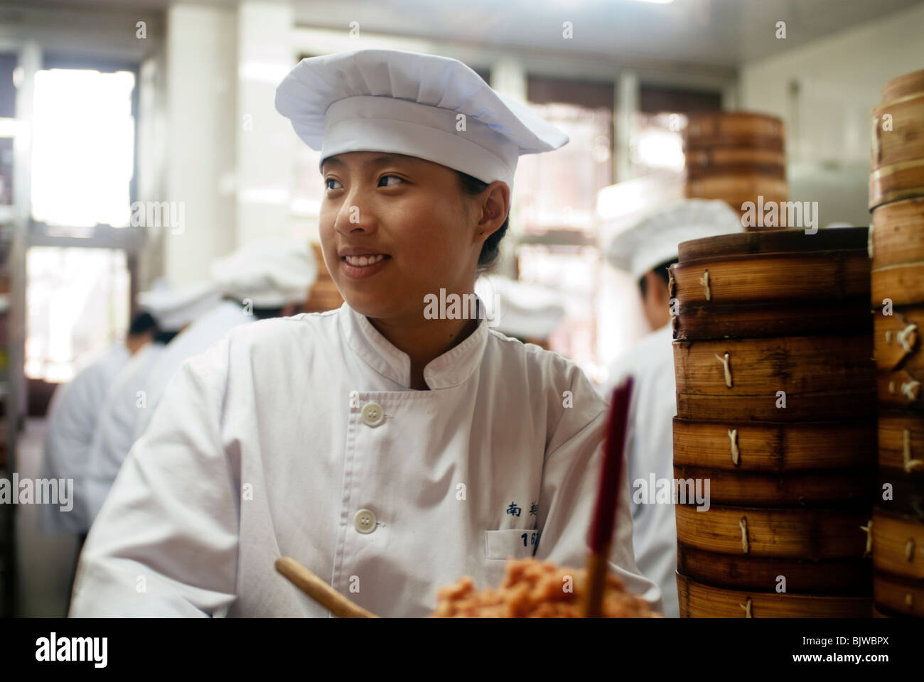 Chinese kitchen worker, Shanghai Stock Photo - Alamy