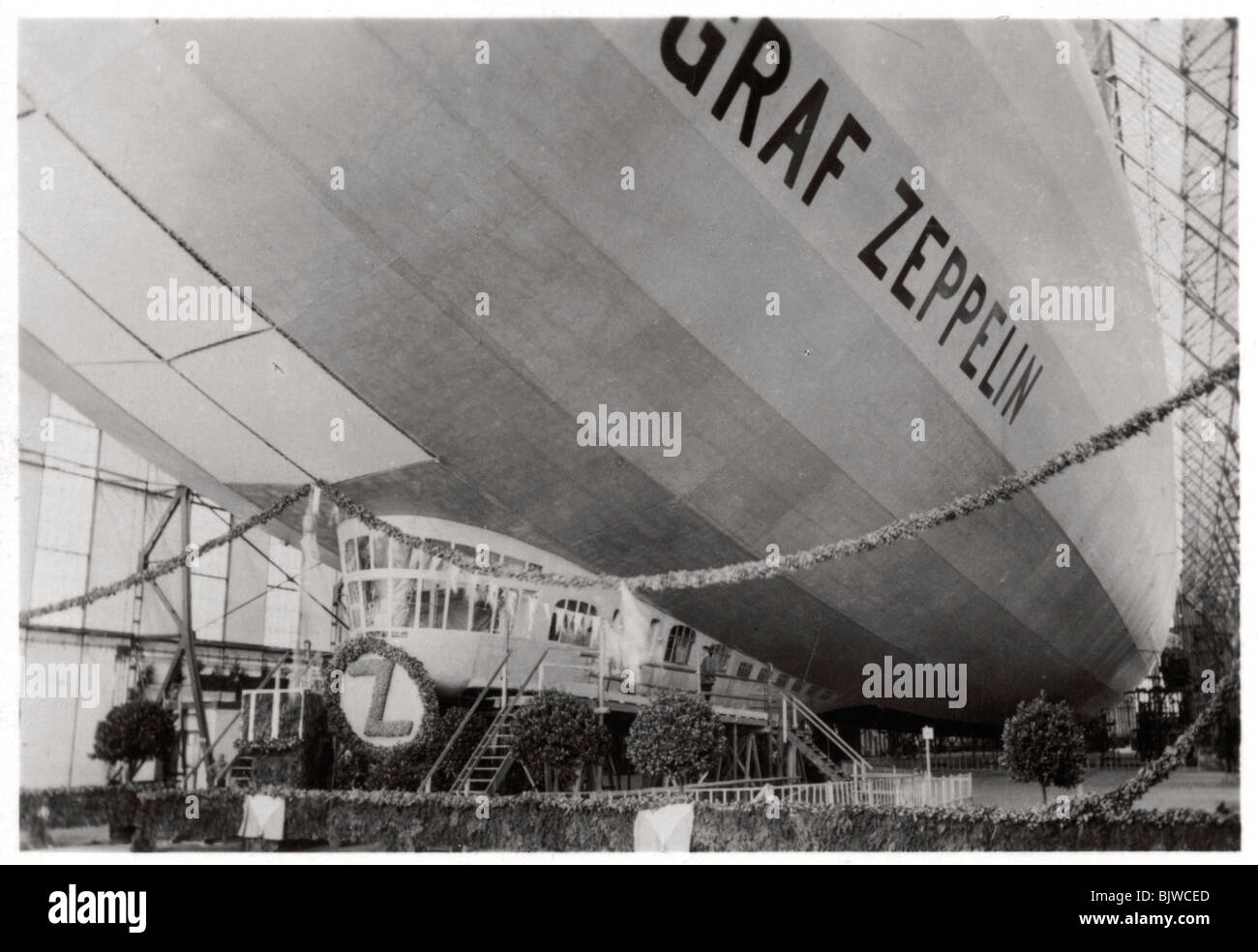 Launch ceremony zeppelin lz127 graf hi-res stock photography and images ...