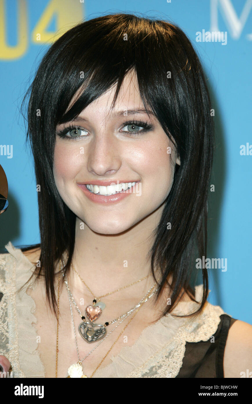 ASHLEE SIMPSON 2004 BILLBOARD MUSIC AWARDS MGM GRAND GARDEN ARENA MGM ...
