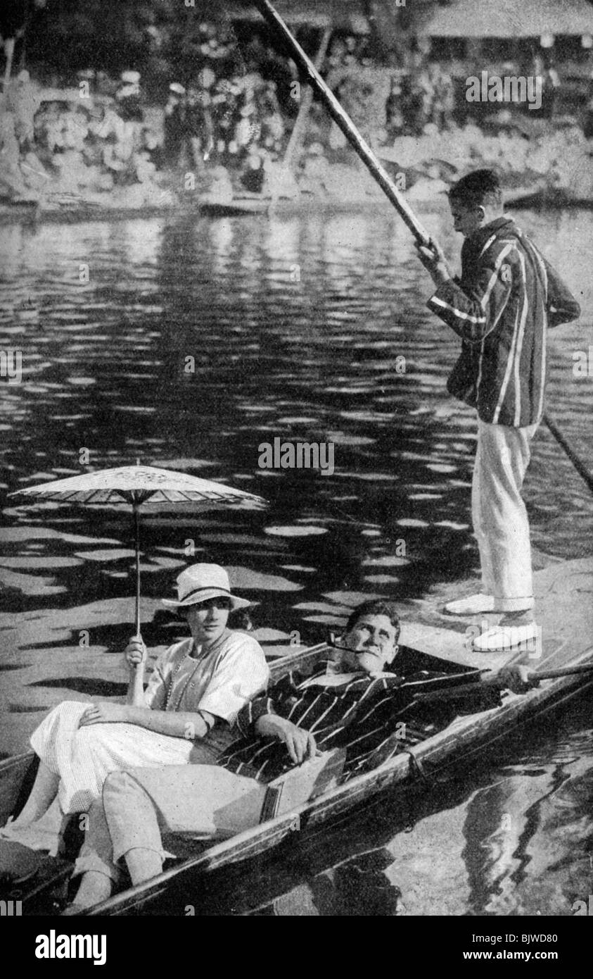 Man punting Black and White Stock Photos & Images - Alamy