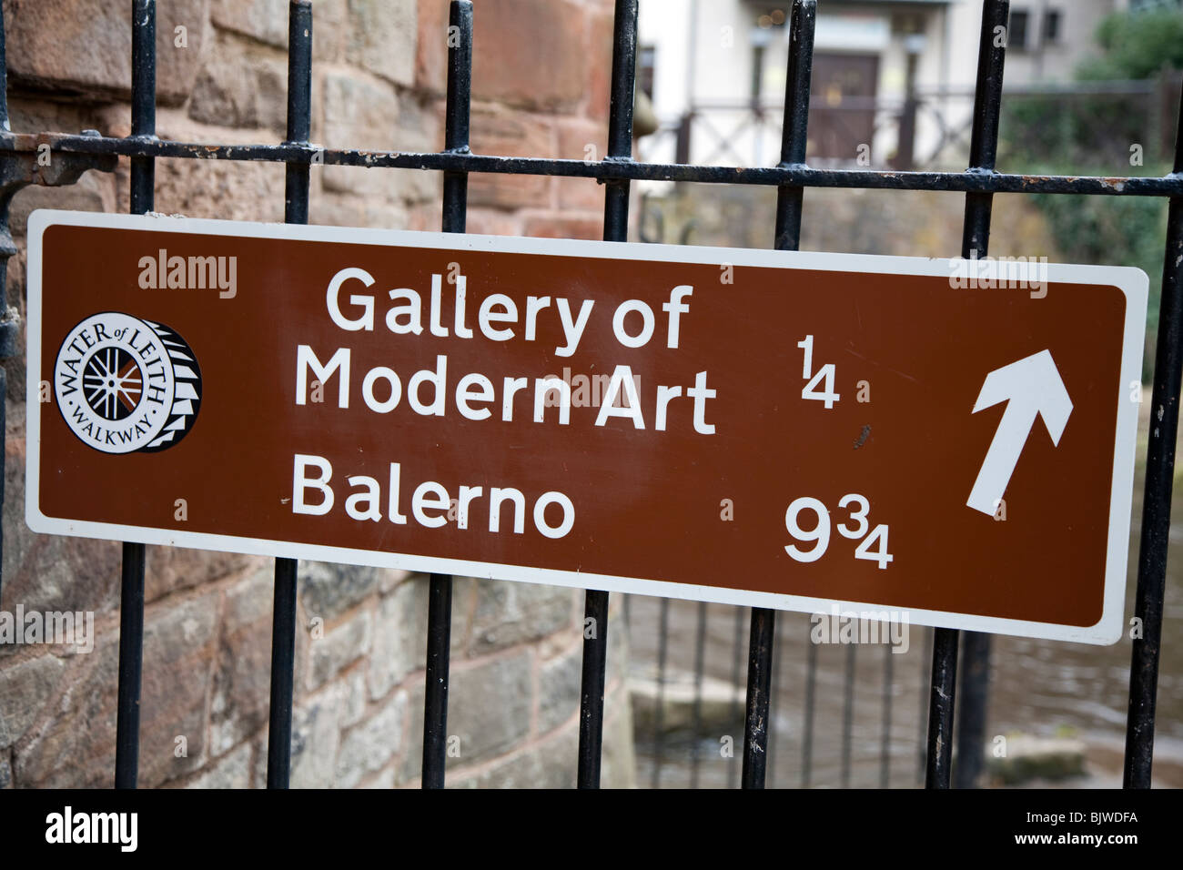 Walkway Sign High Resolution Stock Photography and Images - Alamy