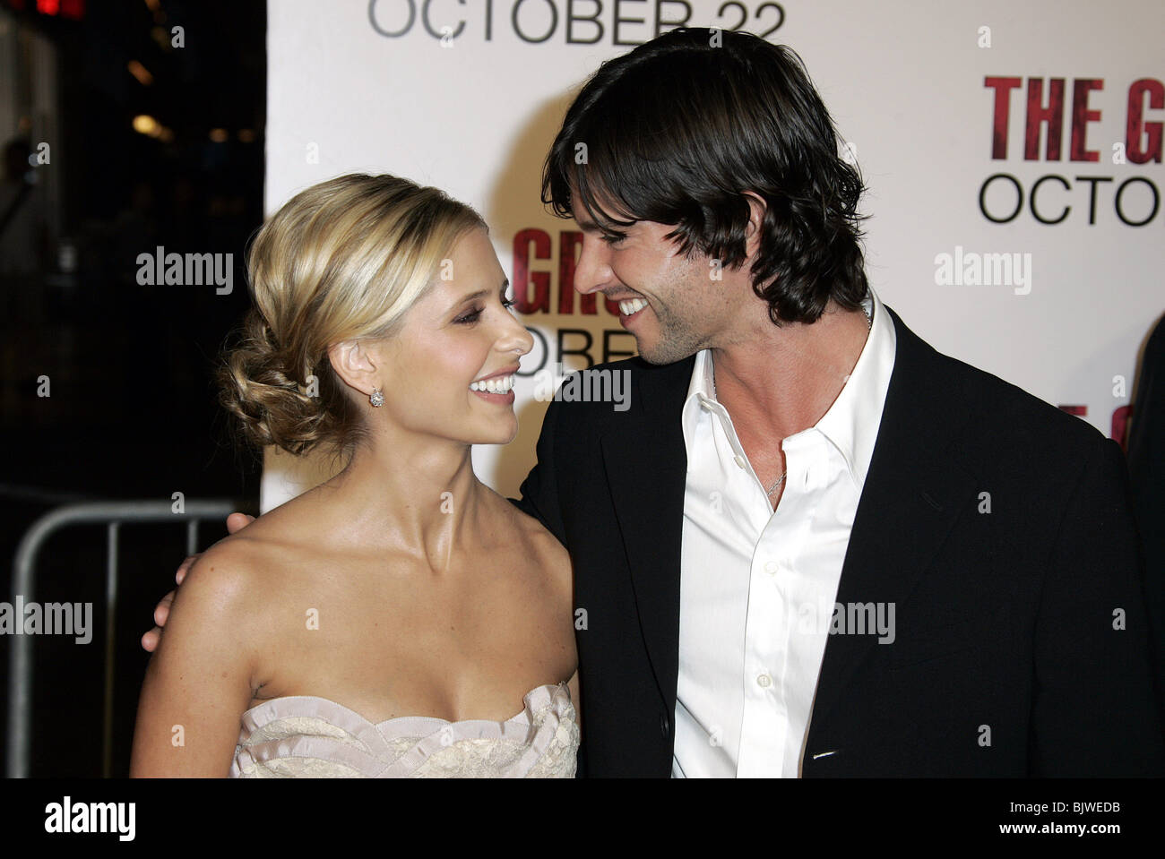 SARAH MICHELLE GELLAR & JASON BEHR THE GRUDGE L.A. PREMIERE WESTWOOD ...