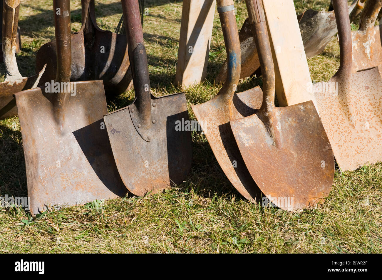 Rust rusty shovel shovels chemical oxidation iron oxide oxygen ...