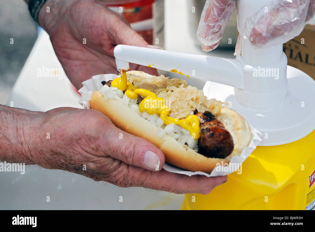 preparing hot dog for eating Stock Photo - Alamy