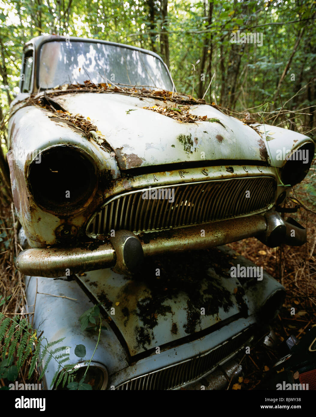 Pile of discarded automobiles Stock Photo - Alamy