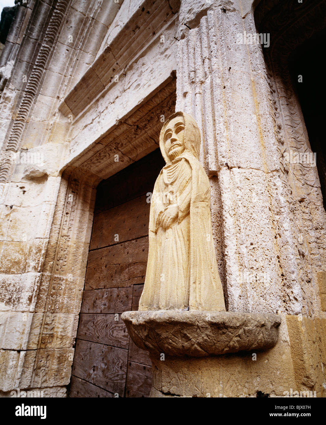Sculpture in front of building Stock Photo - Alamy