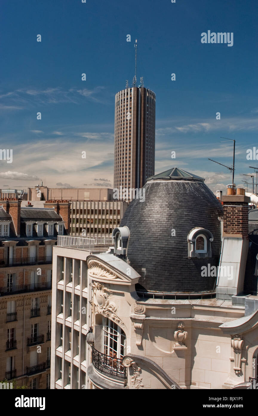 Old roof top parisian building hi-res stock photography and images - Alamy