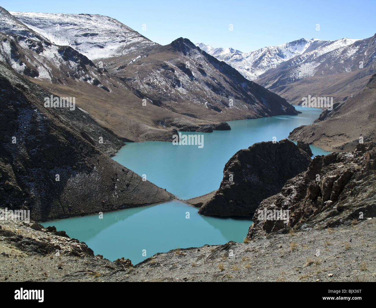 Tibet's Sacred Yamdrok Tso Lake. Known as Yamzho Yumco in Tibetan Stock ...