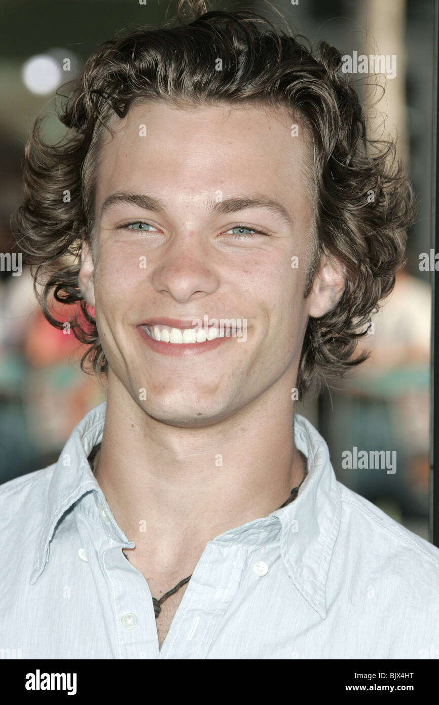 KYLE SCHMID SISTERHOOD OF THE TRAVELING PA CHINESE THEATRE HOLLYWOOD ...