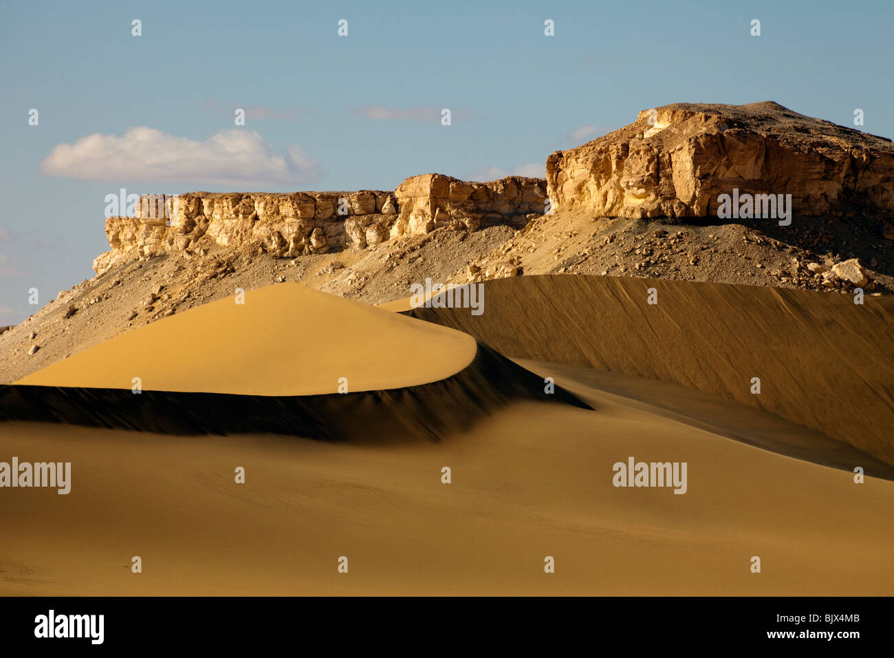 sand dunes, Sahara desert, between Dakhla and Farafra oases, Egypt ...