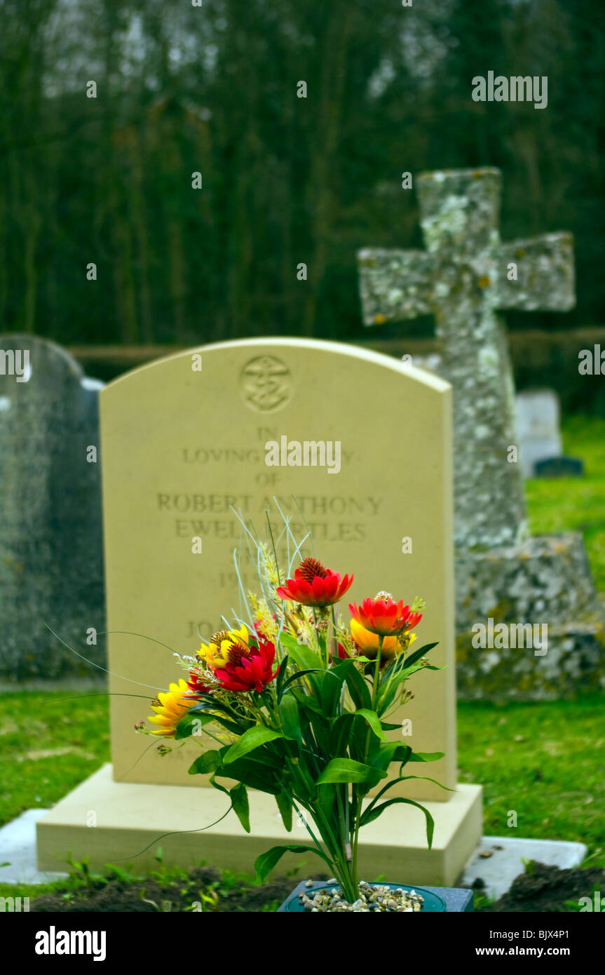 Gravestone Flowers Stock Photos & Gravestone Flowers Stock Images - Alamy