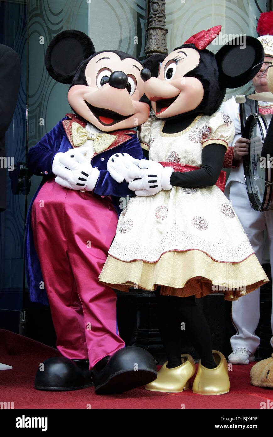 MICKEY MOUSE & MINNIE MOUSE DISNEYLAND STAR BY HOLLYWOOD H HOLLYWOOD ...
