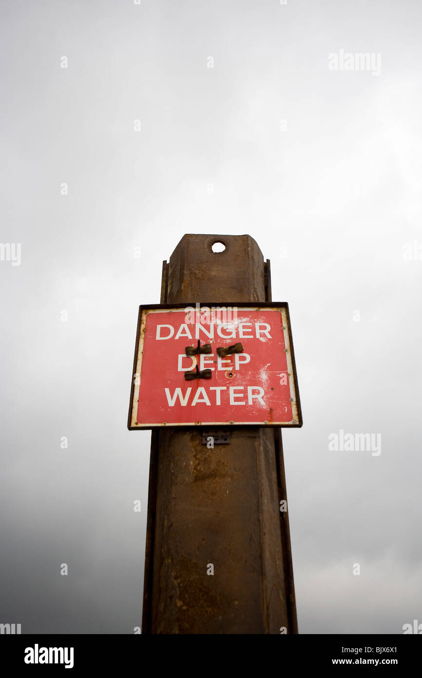 Danger deep water sign edge hi-res stock photography and images - Alamy