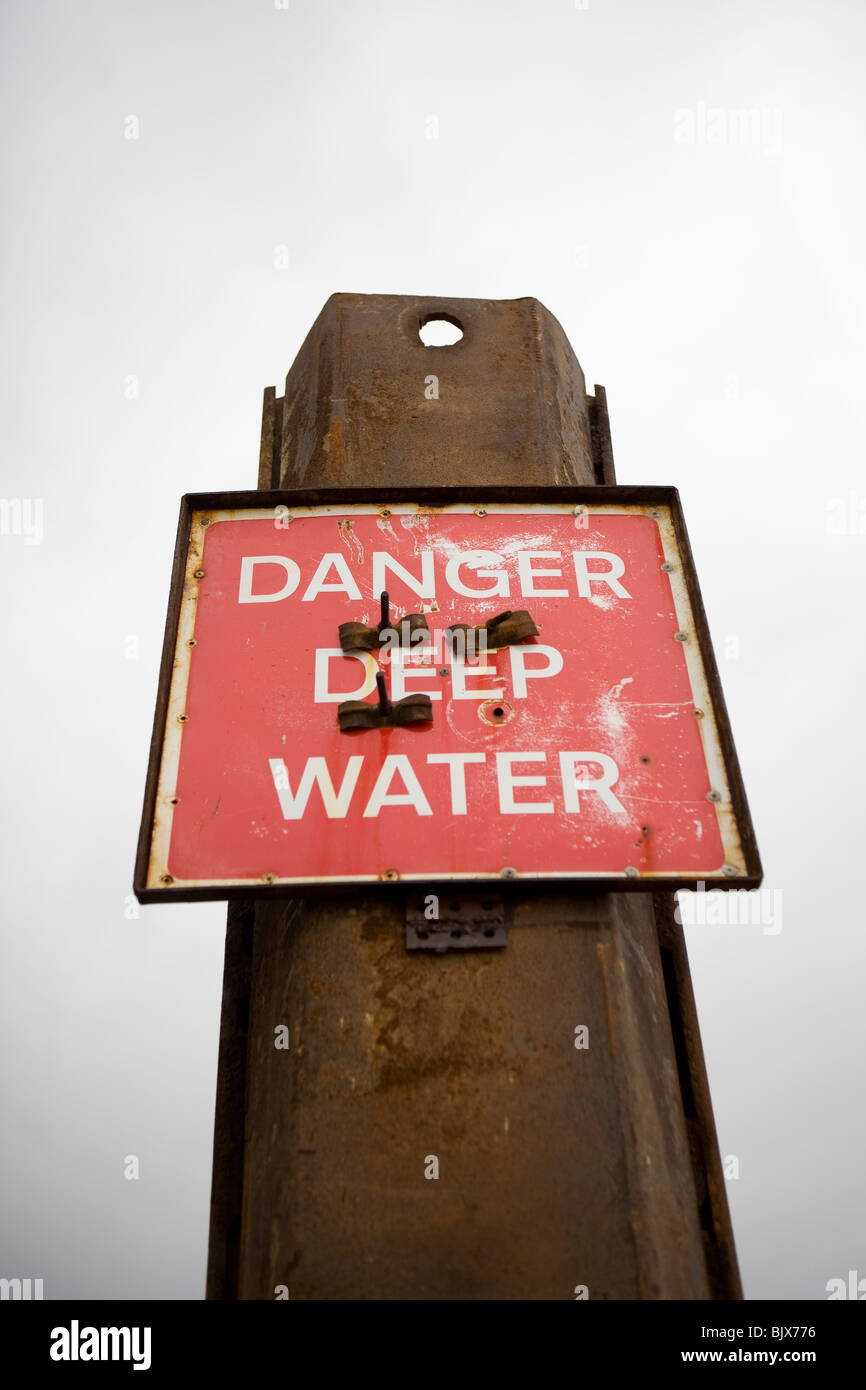 Danger deep water signage hi-res stock photography and images - Alamy