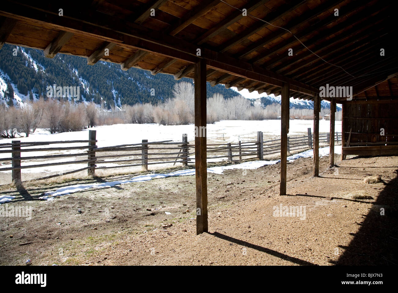 Pole barn hi-res stock photography and images - Alamy