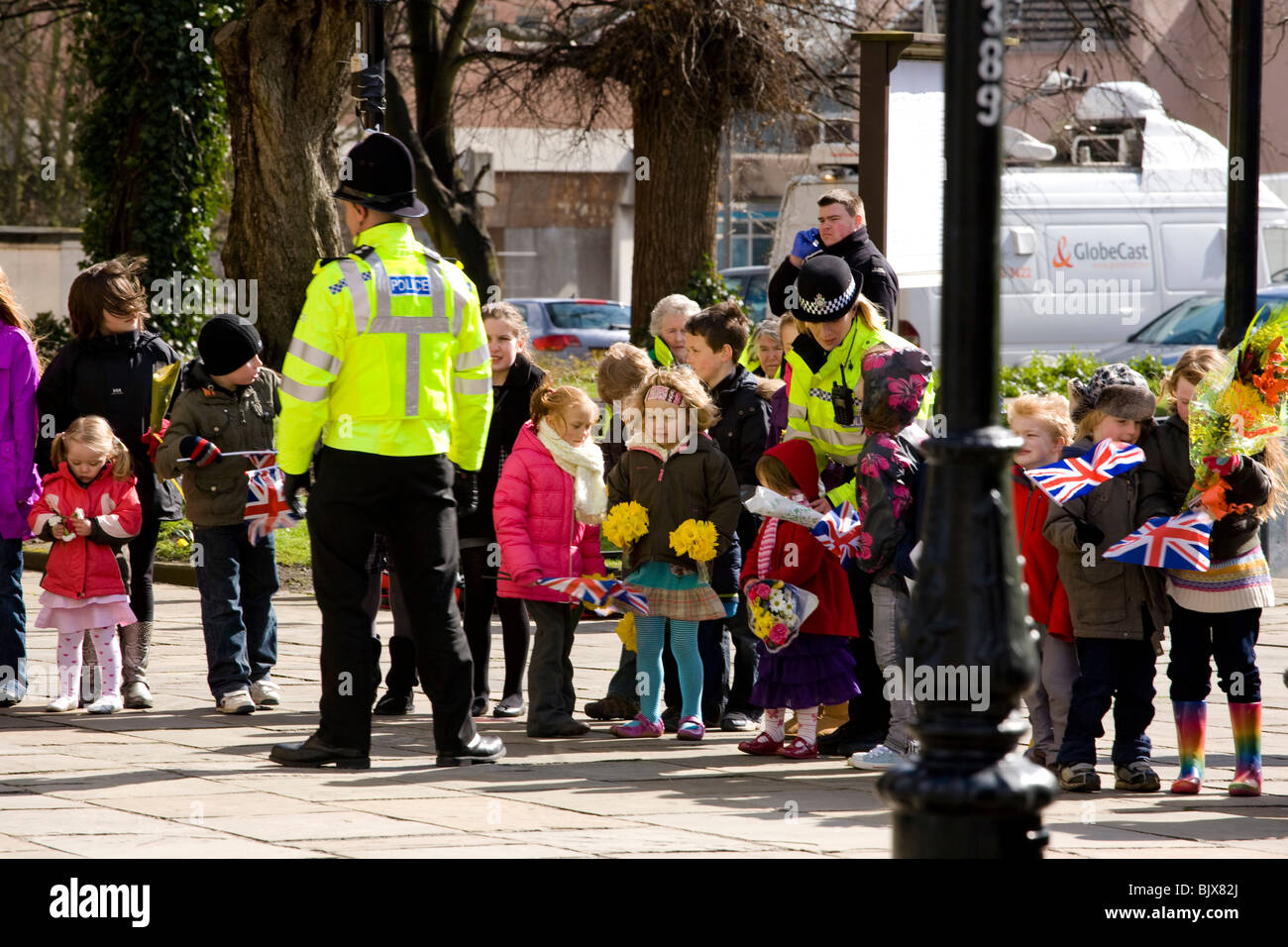 Children line up school hi-res stock photography and images - Alamy