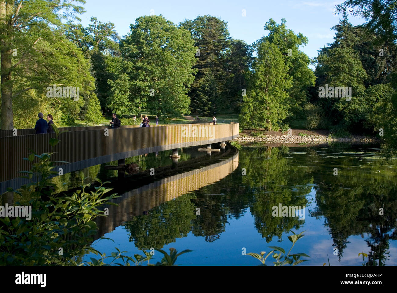 Sackler Bridge, Kew Gardens, Kew, Surrey, England Stock Photo - Alamy