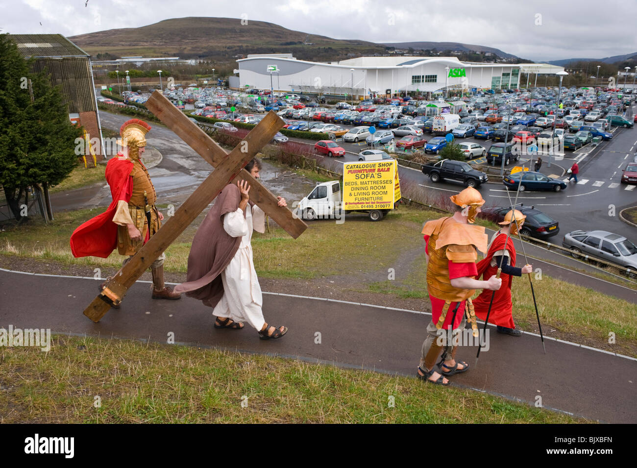 Roman soldiers crucify christ hi-res stock photography and images - Alamy