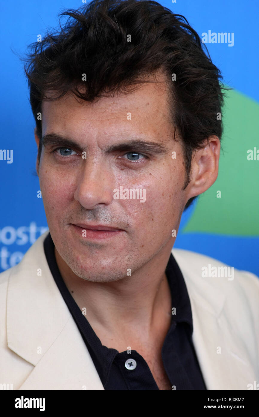 JOE WRIGHT ATONEMENT PHOTOCALL VENICE FILM FESTIVAL LIDO VENICE ITALY ...