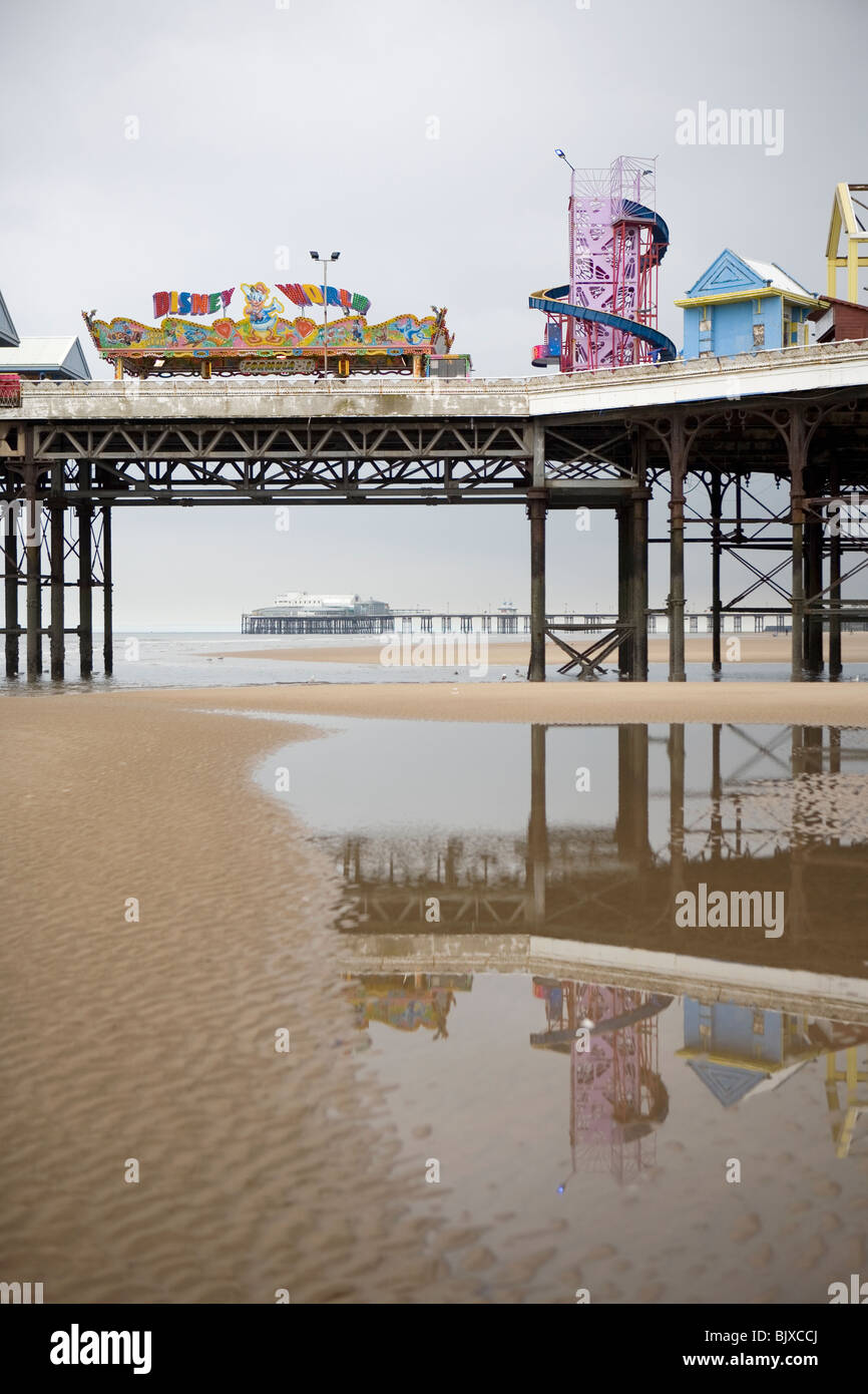 Run down blackpool hi-res stock photography and images - Alamy