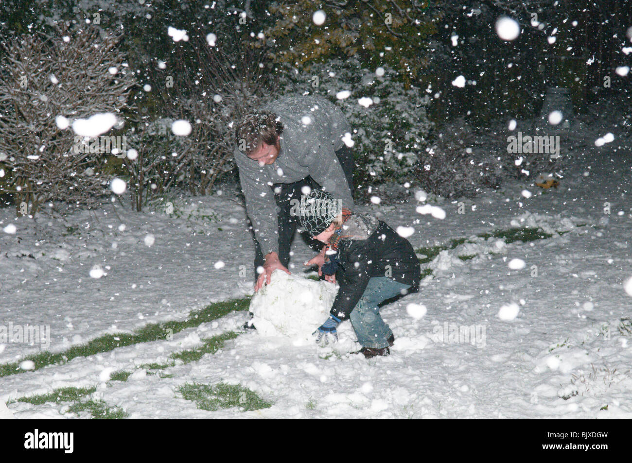 Snowman in garden hi-res stock photography and images - Alamy