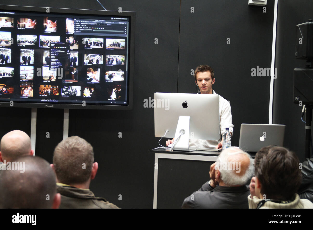 Group people testing hi-res stock photography and images - Alamy