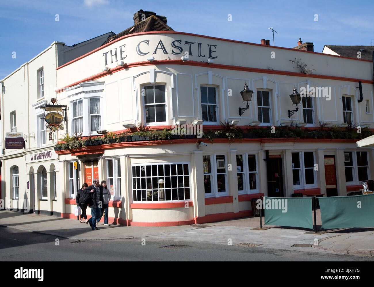 The castle pub hi-res stock photography and images - Alamy