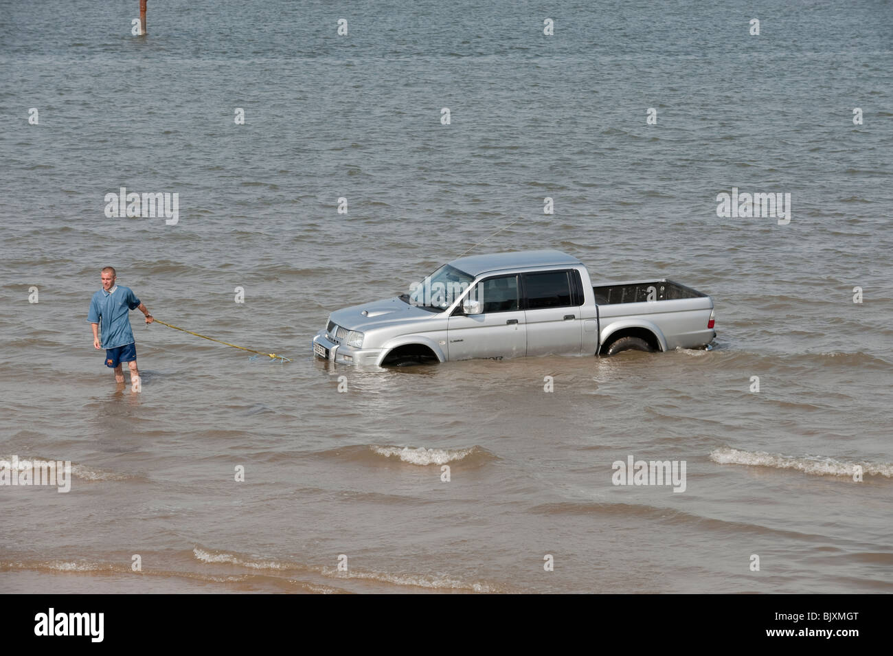 Car stuck in sand hi-res stock photography and images - Alamy