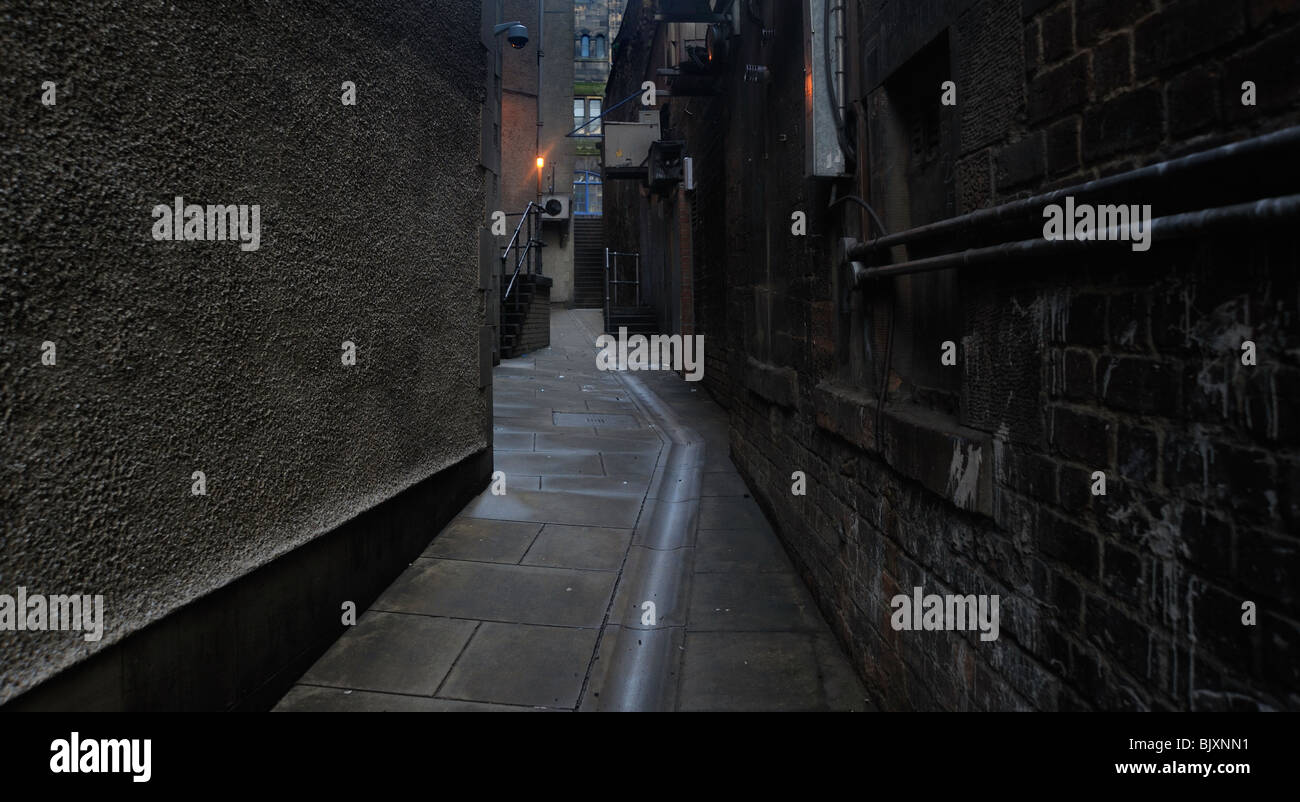 Alleyway uk hi-res stock photography and images - Alamy