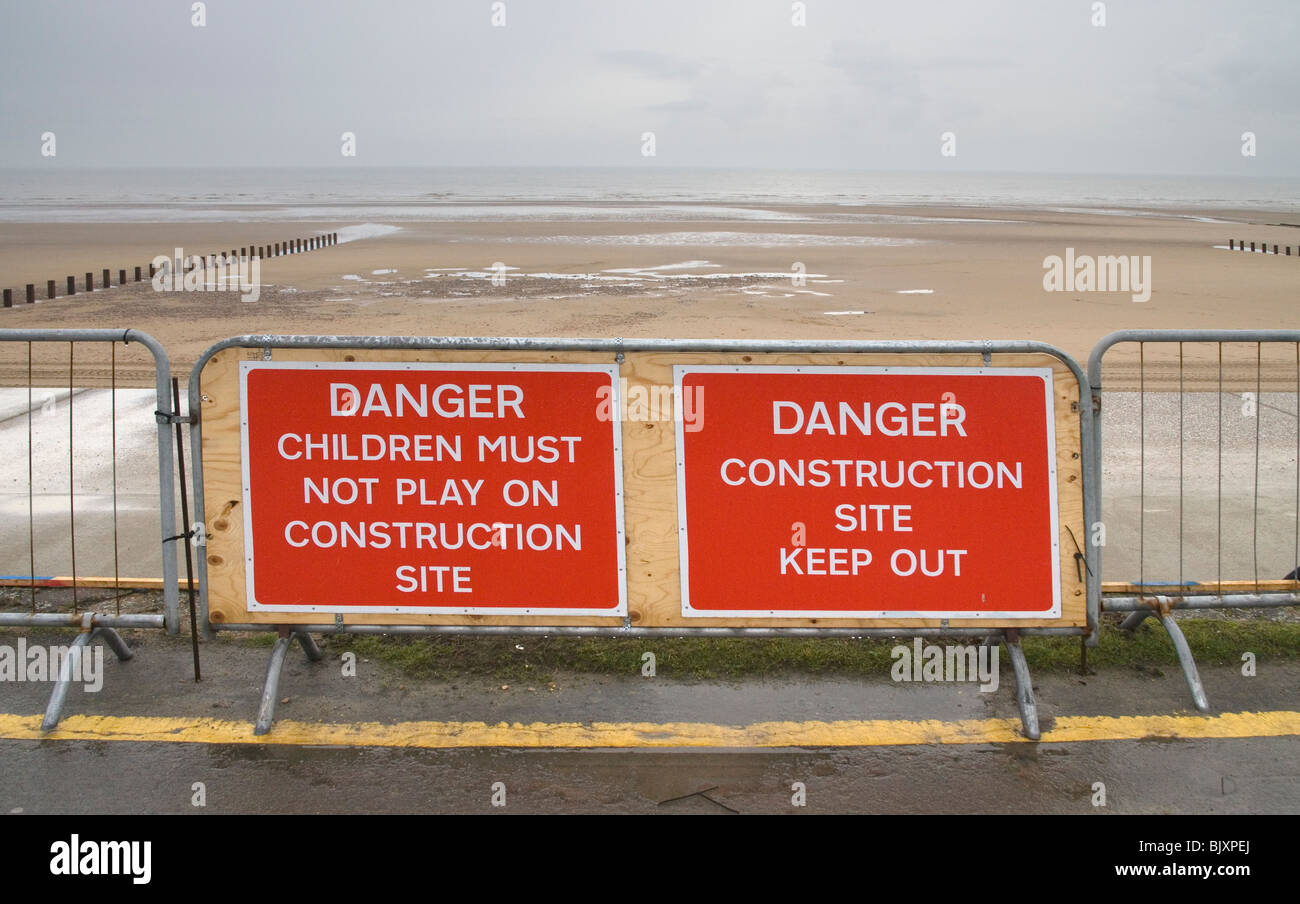 Flood warning sign building site hi-res stock photography and images ...