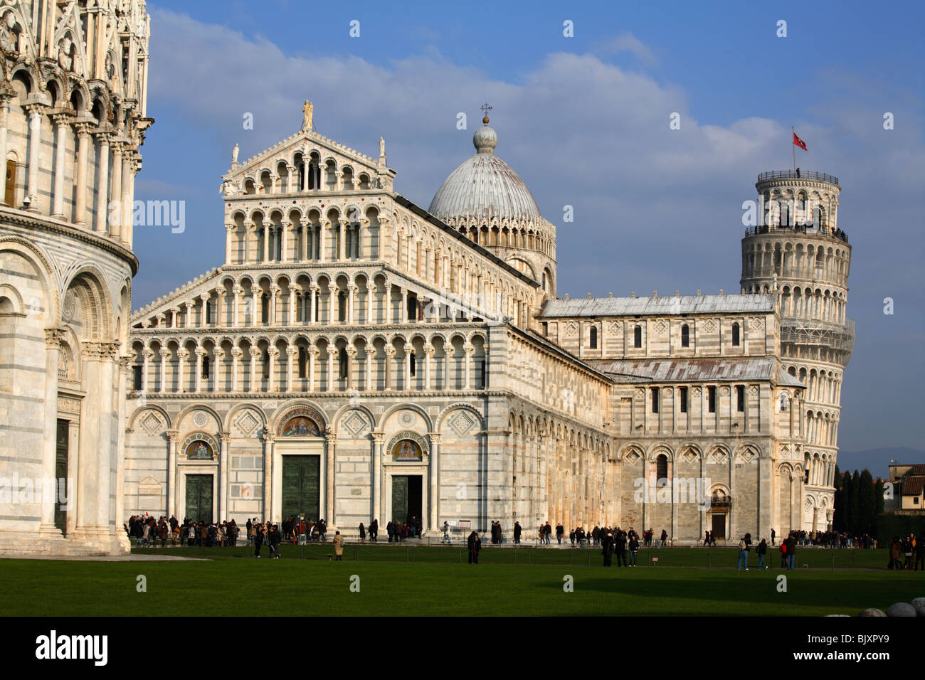 The leaning tower and the cathedral in Piazza dei Miracoli, Pisa, Italy ...