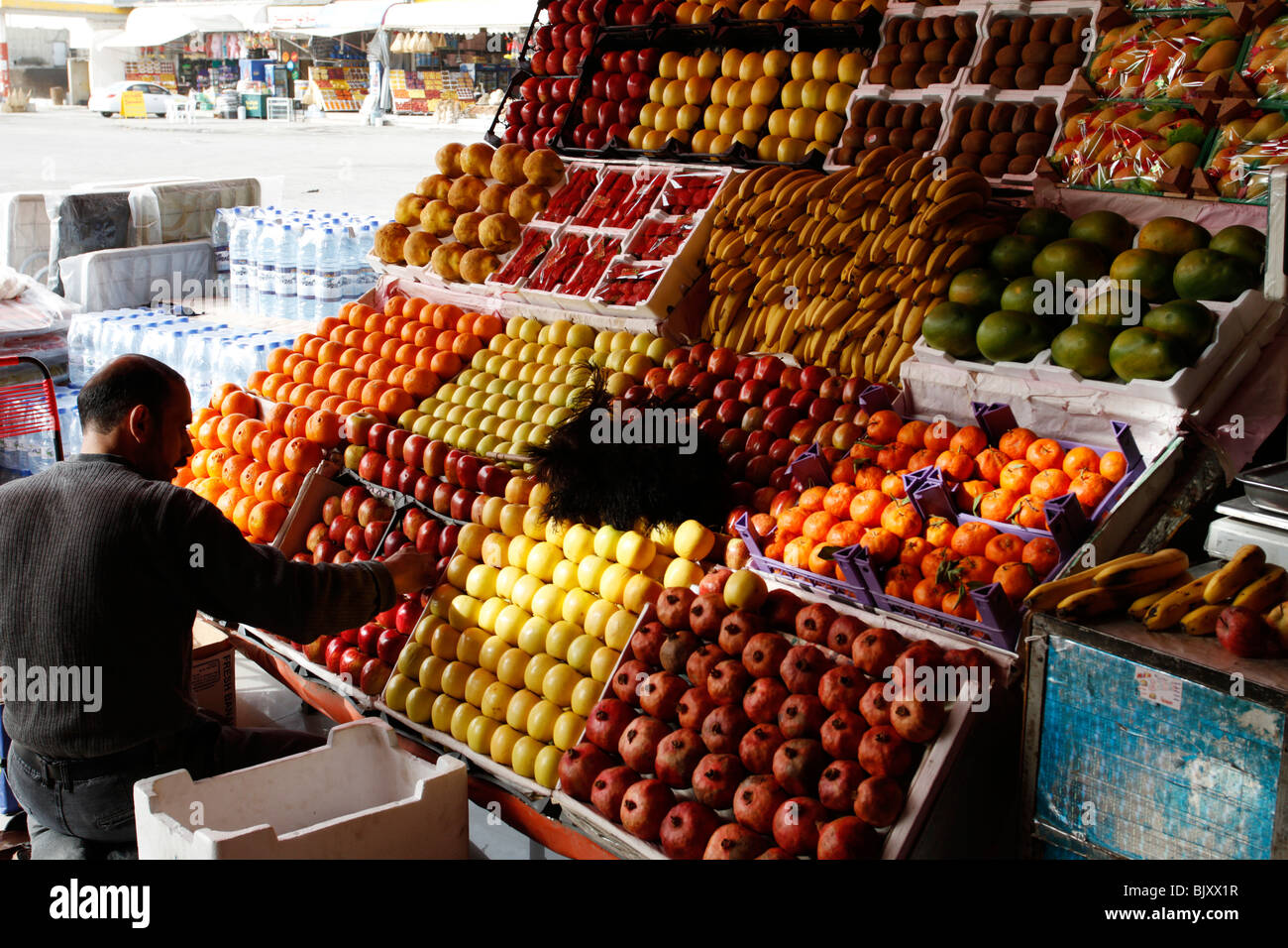 Fruit shop selling fruits hi-res stock photography and images - Alamy