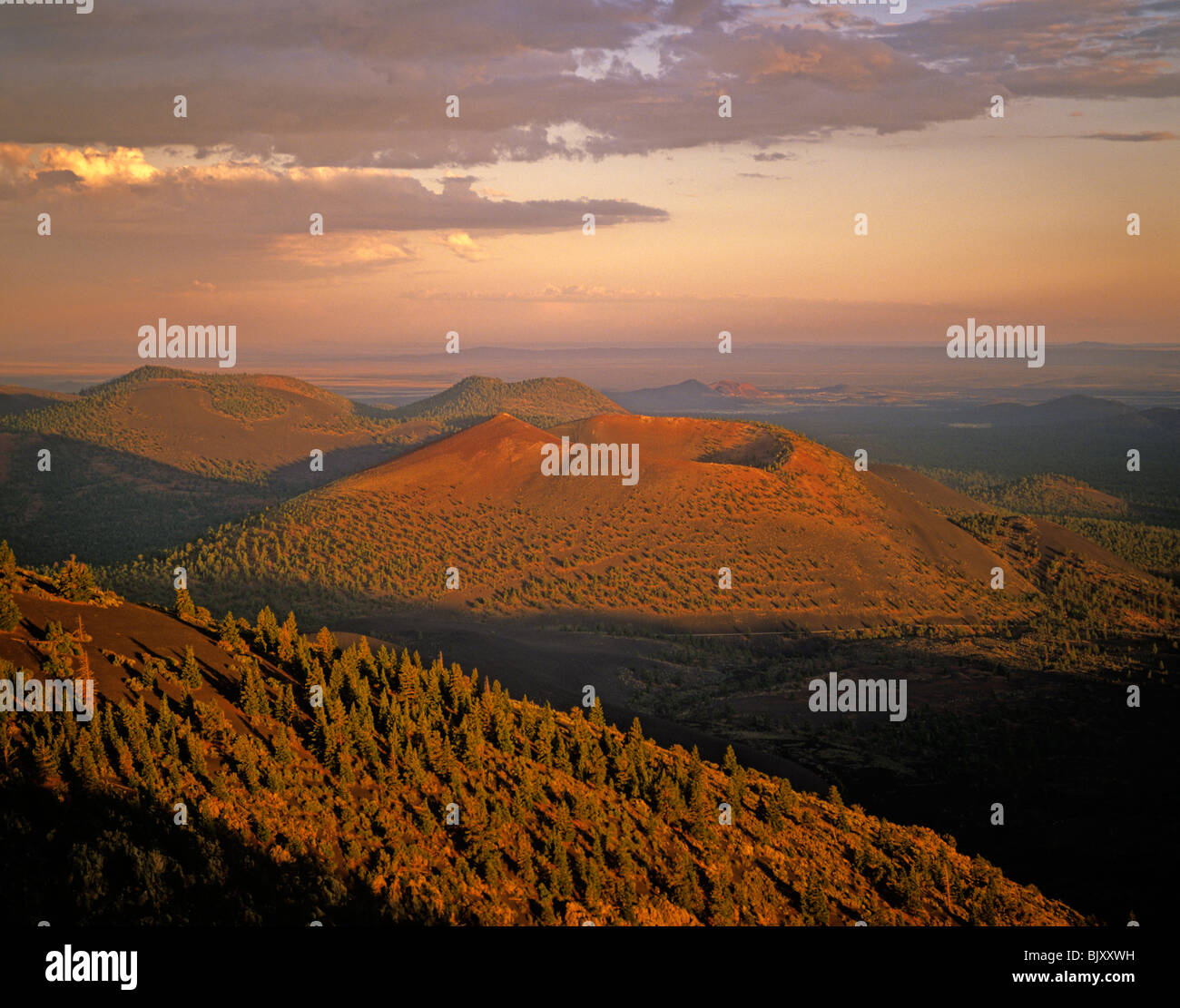 Sunset light on volcanic crater at Sunset Crater Volcano National ...