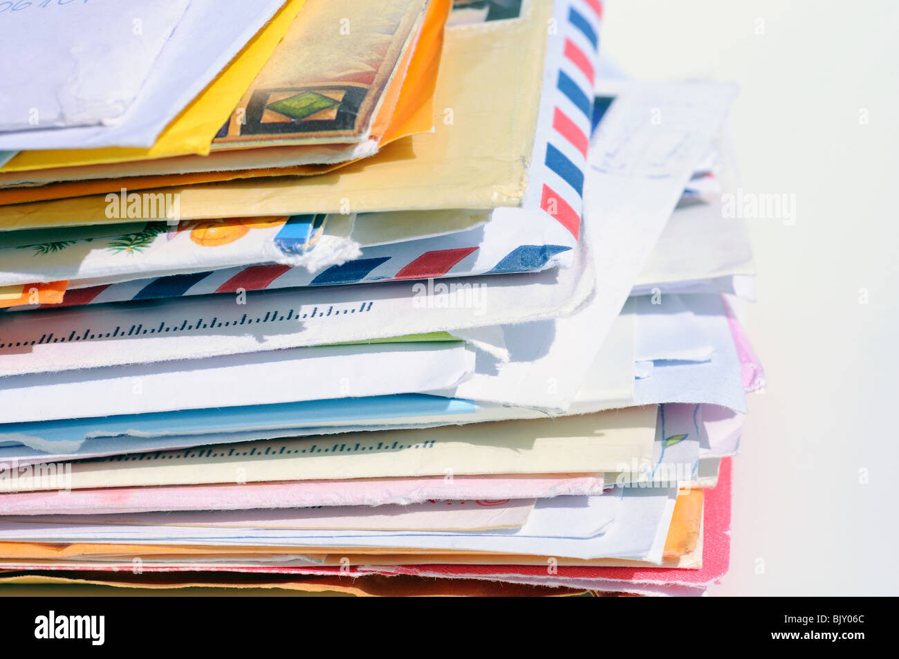 Letters pile envelopes hi-res stock photography and images - Alamy