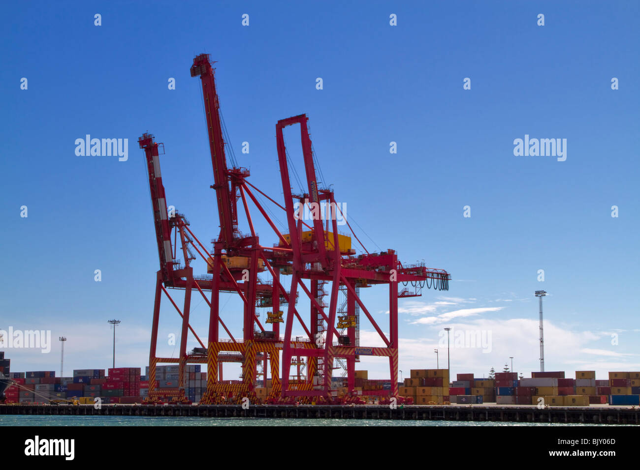 Dock cranes hi-res stock photography and images - Alamy
