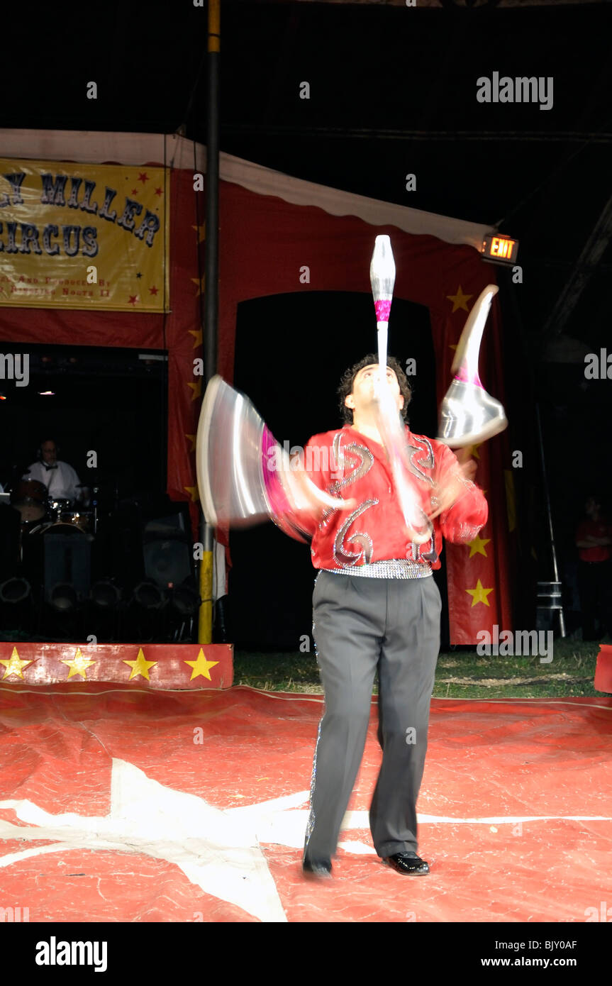 Juggler circus ring hi-res stock photography and images - Alamy