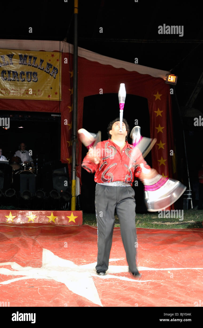 Juggler circus ring hi-res stock photography and images - Alamy