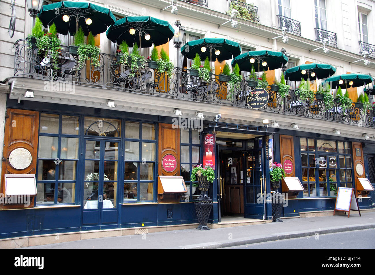 Le Procope Restaurant, Paris, France (the oldest restaurants in Paris ...