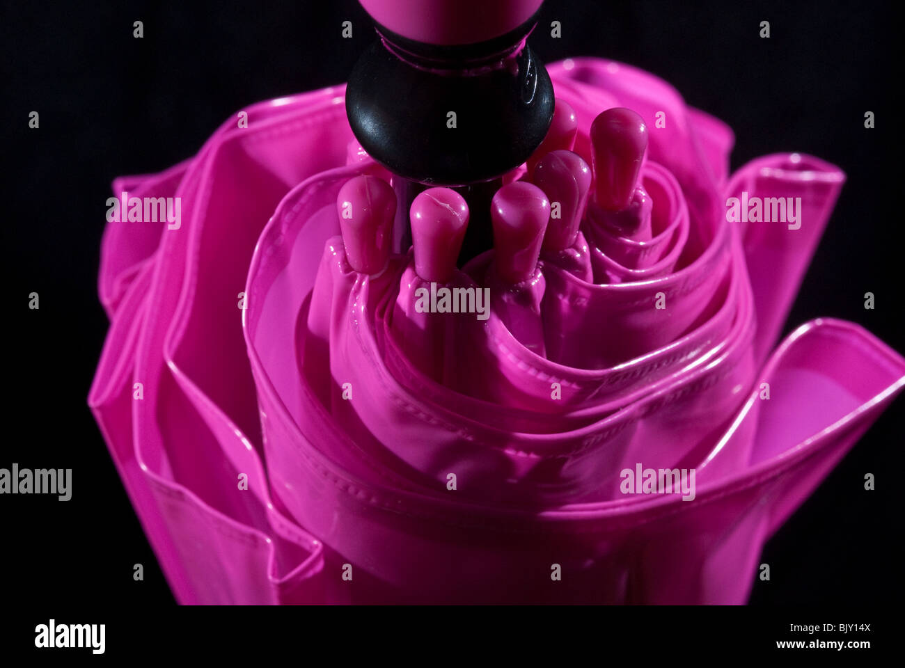 Pink umbrella hi-res stock photography and images - Alamy