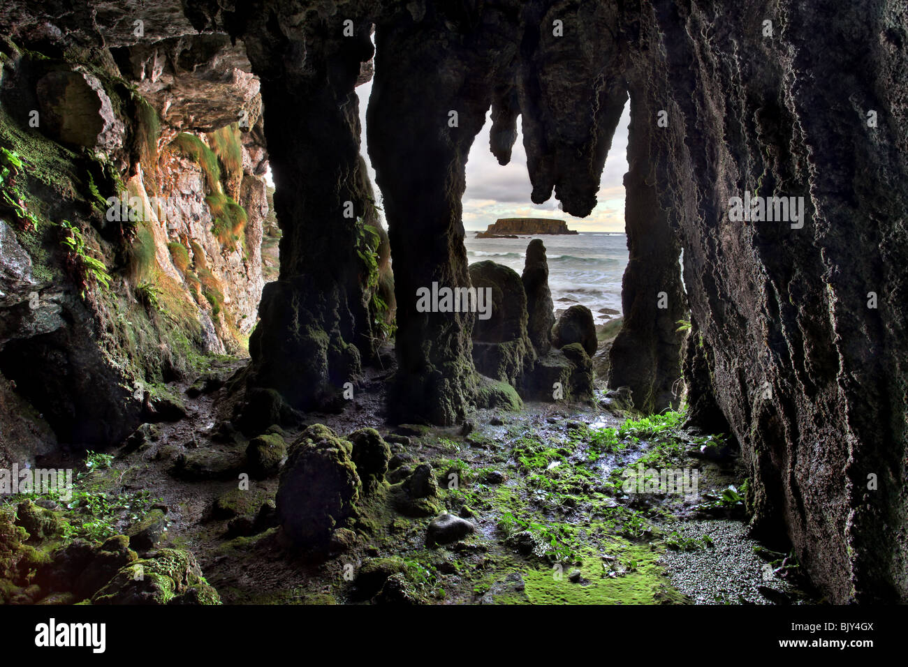 Causeway coast sea cave hi-res stock photography and images - Alamy