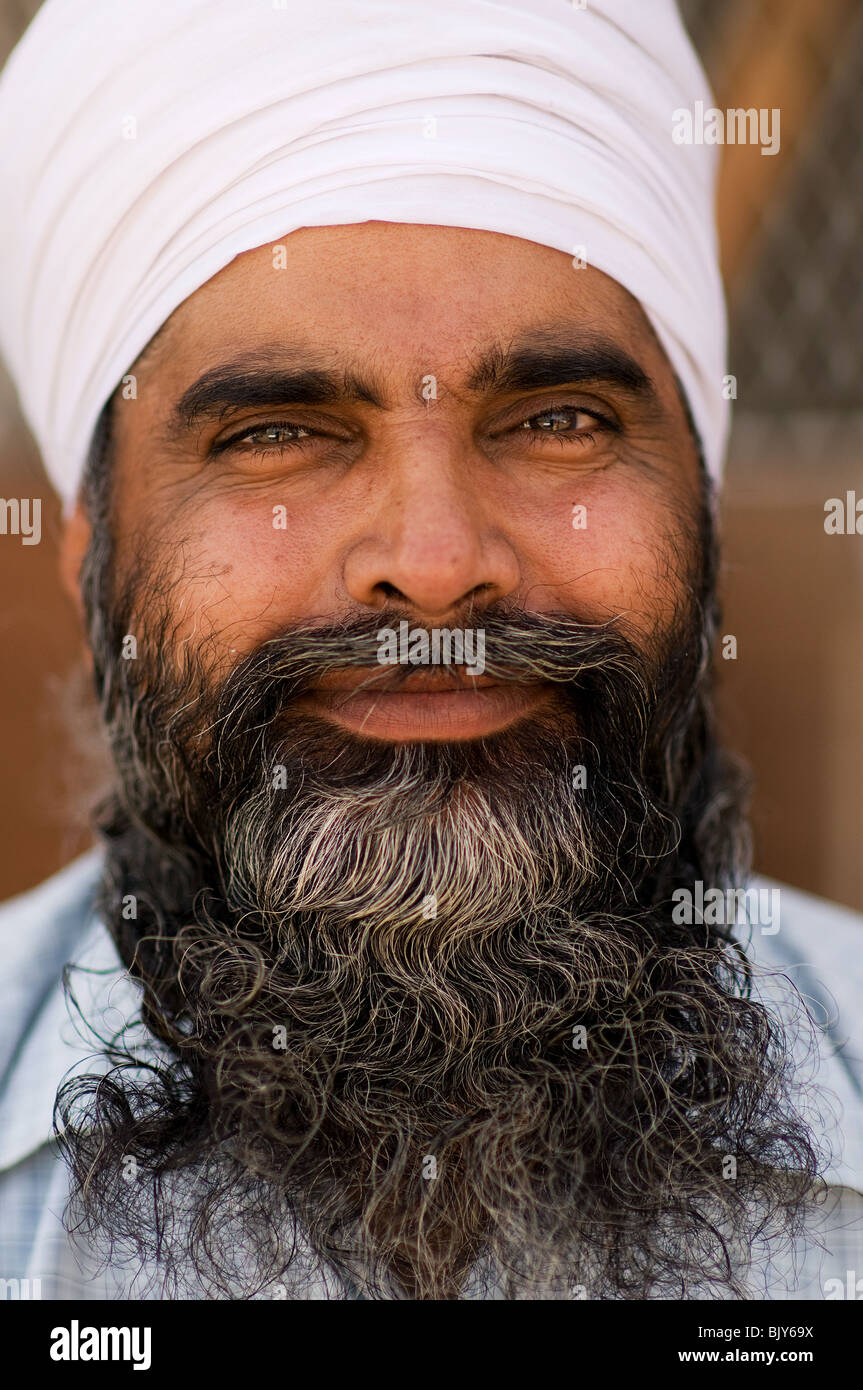 Sikh gentleman hi-res stock photography and images - Alamy