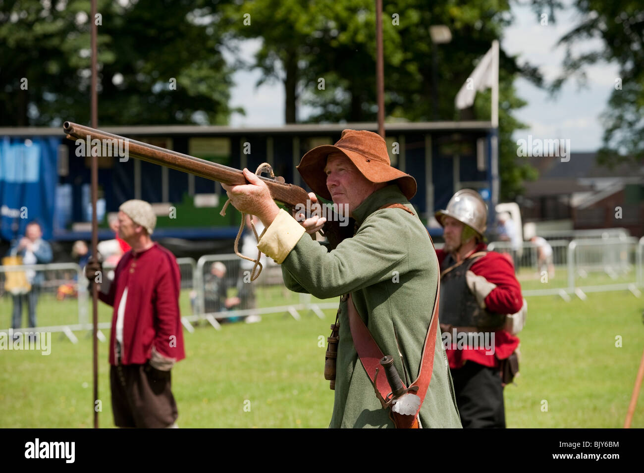 Man shooting rifle hi-res stock photography and images - Alamy