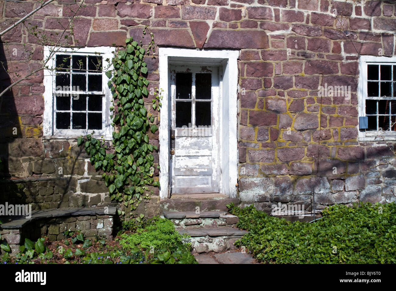 Gable and eaves hi-res stock photography and images - Alamy