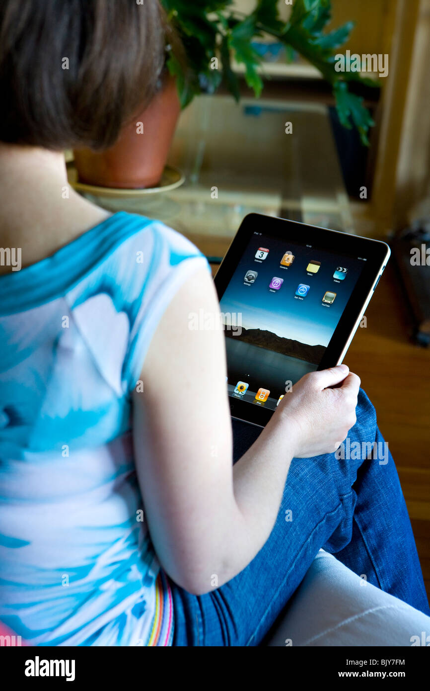 Apple ipad tablet being used hi-res stock photography and images - Alamy