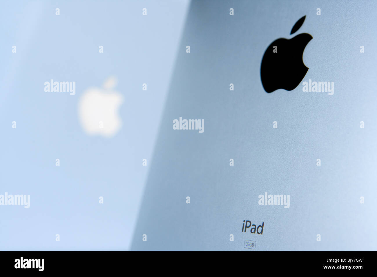 The back of an apple ipad Stock Photo - Alamy