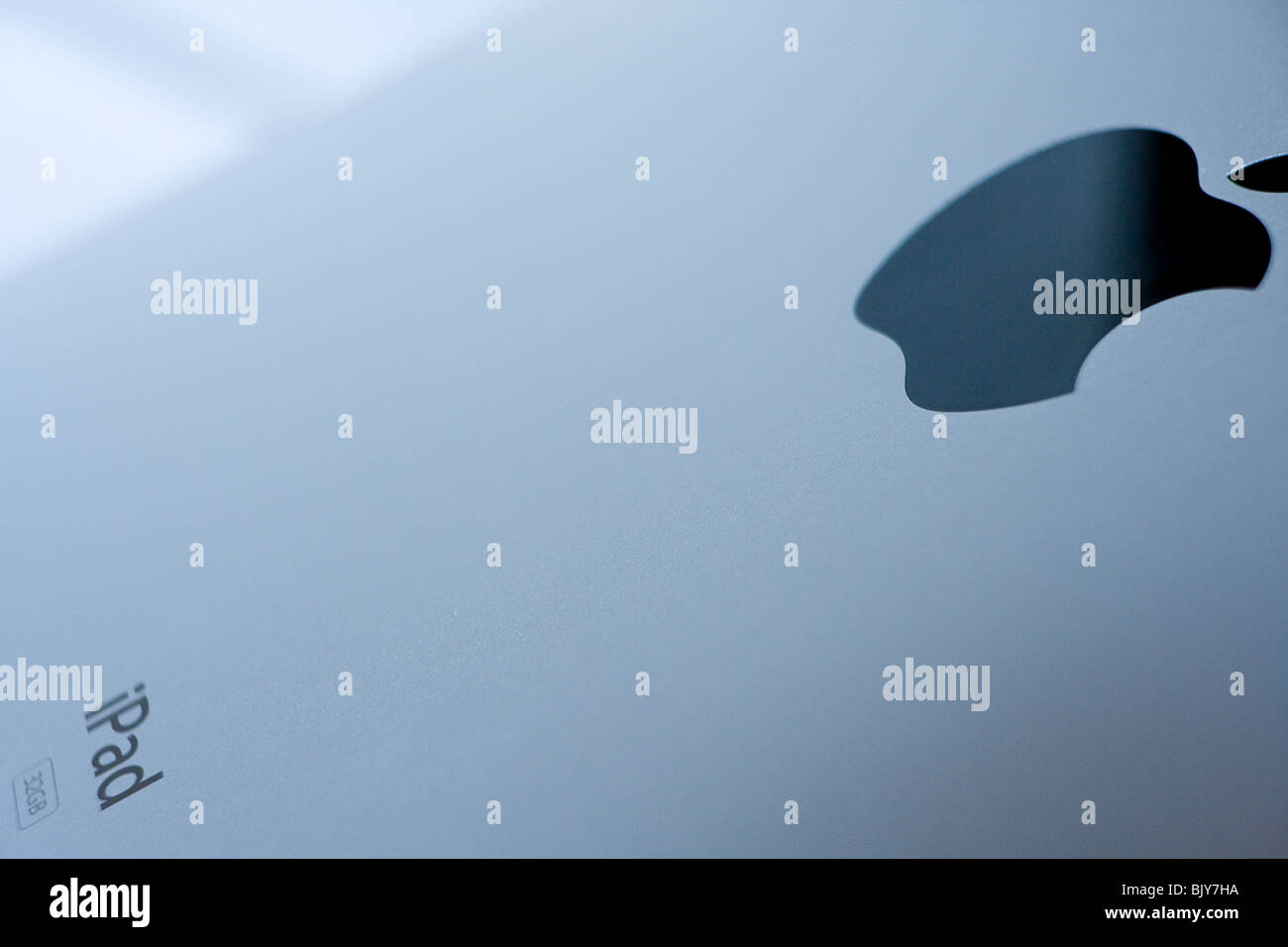 The back of an apple ipad Stock Photo - Alamy