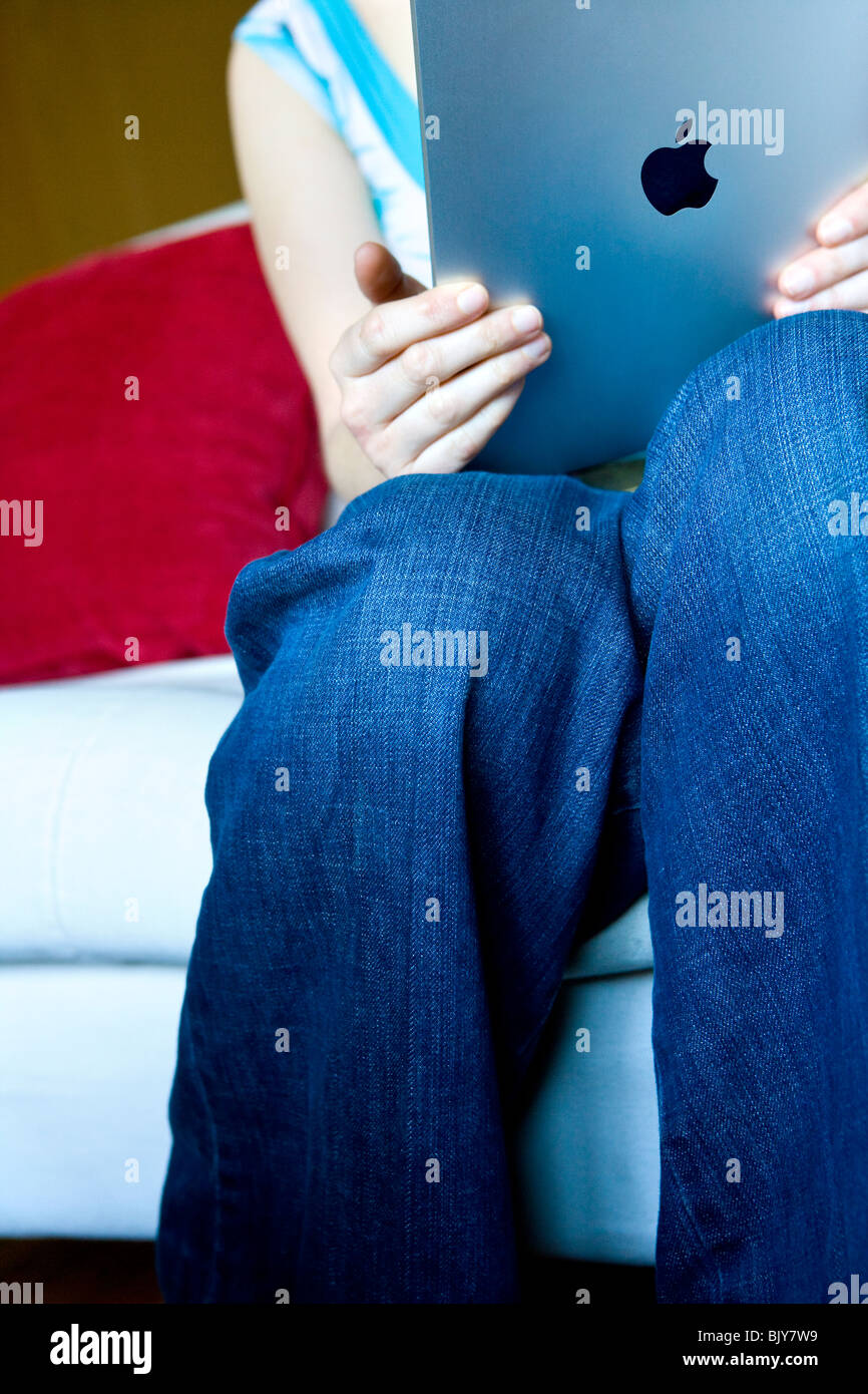 Apple ipad tablet being used hi-res stock photography and images - Alamy