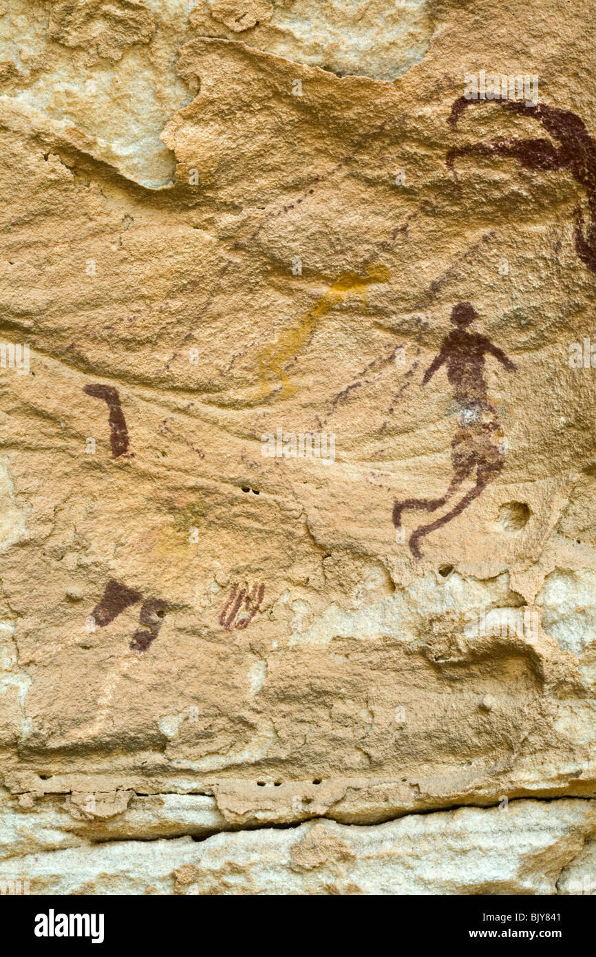 Gilf kebir cave of swimmers hi-res stock photography and images - Alamy